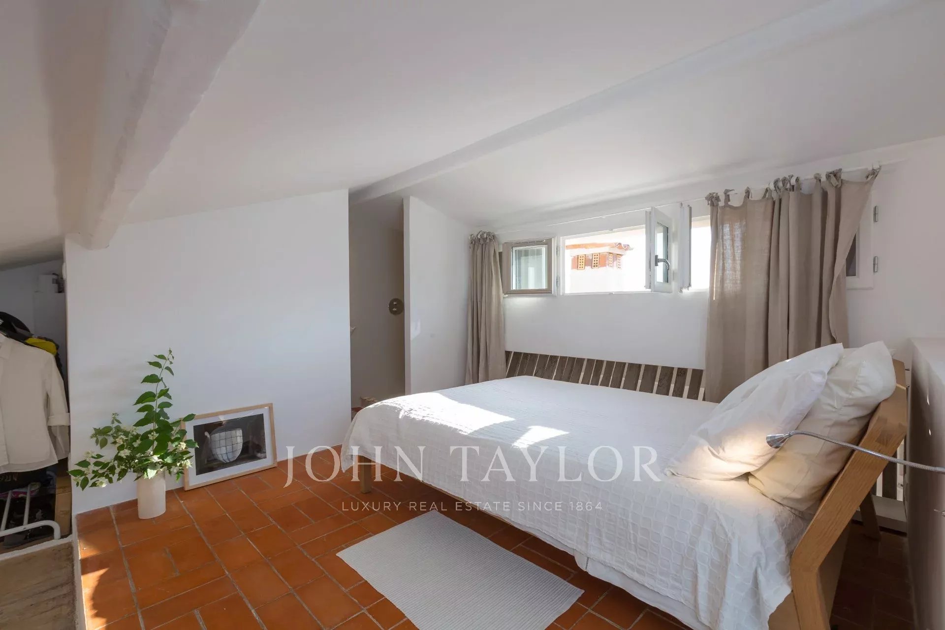 Ad Sale House Saint-Paul-de-Vence (06570), 3.0 Rooms ref:V2342CO
