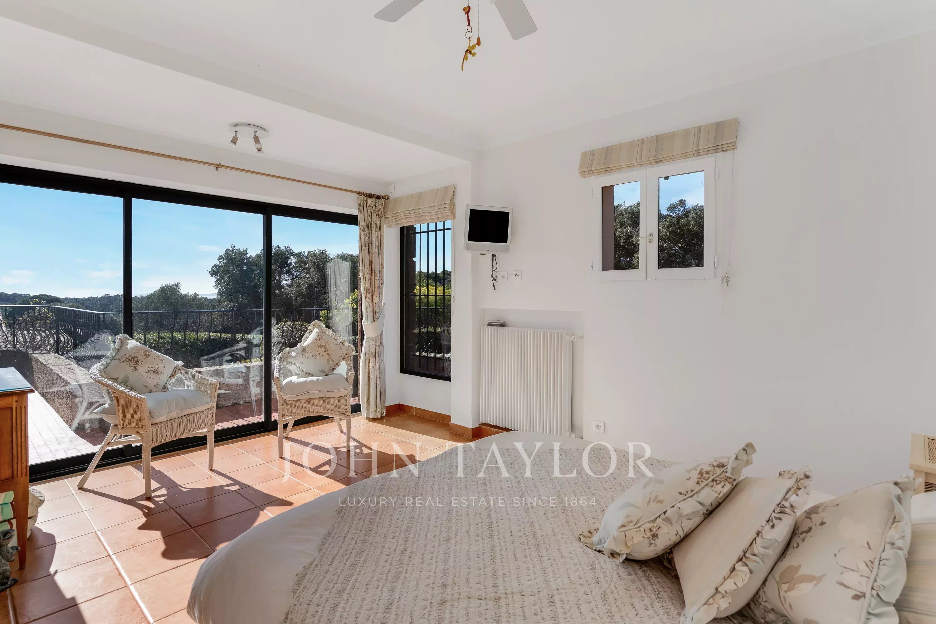Ad Sale Property La Croix-Valmer (83420), 8 Rooms ref:V2220ST