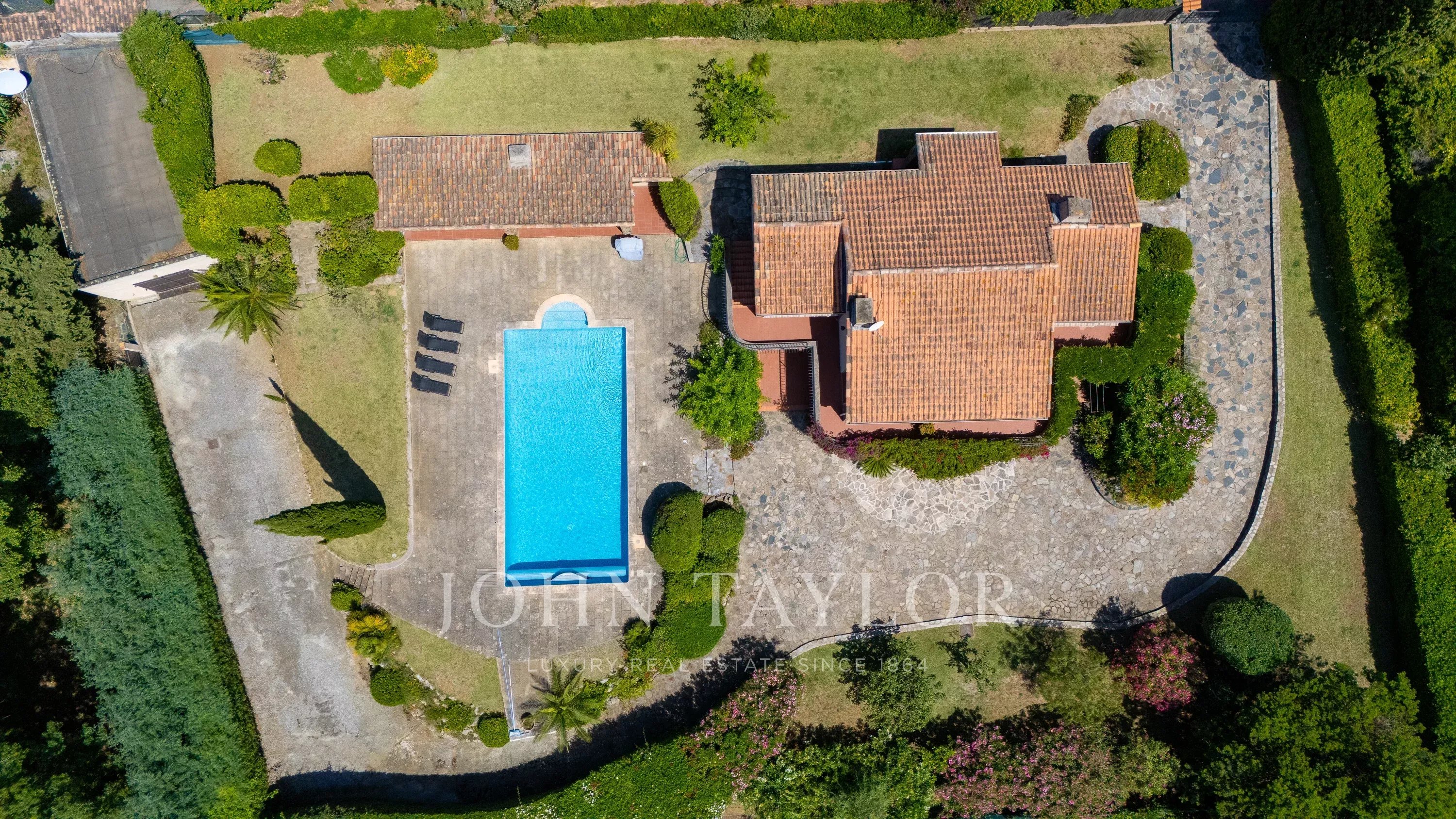 Ad Sale Property La Croix-Valmer (83420), 8 Rooms ref:V2220ST